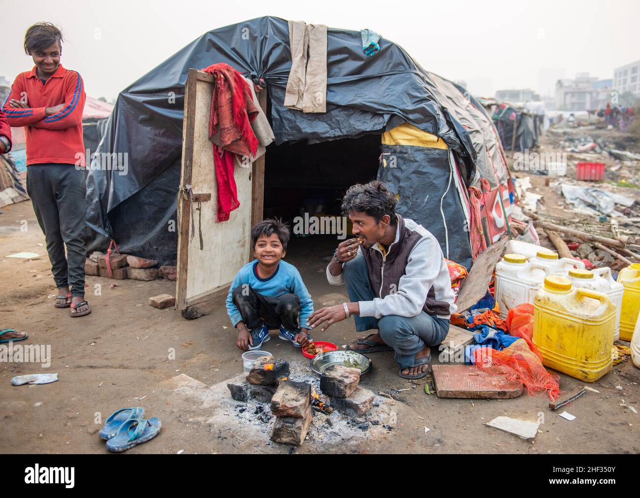 Ghaziabad, India. 13th Jan, 2022. A man is seen eating food with his ...