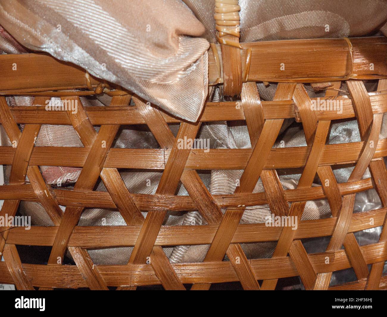 Slat open weave basket detail hi-res stock photography and images - Alamy