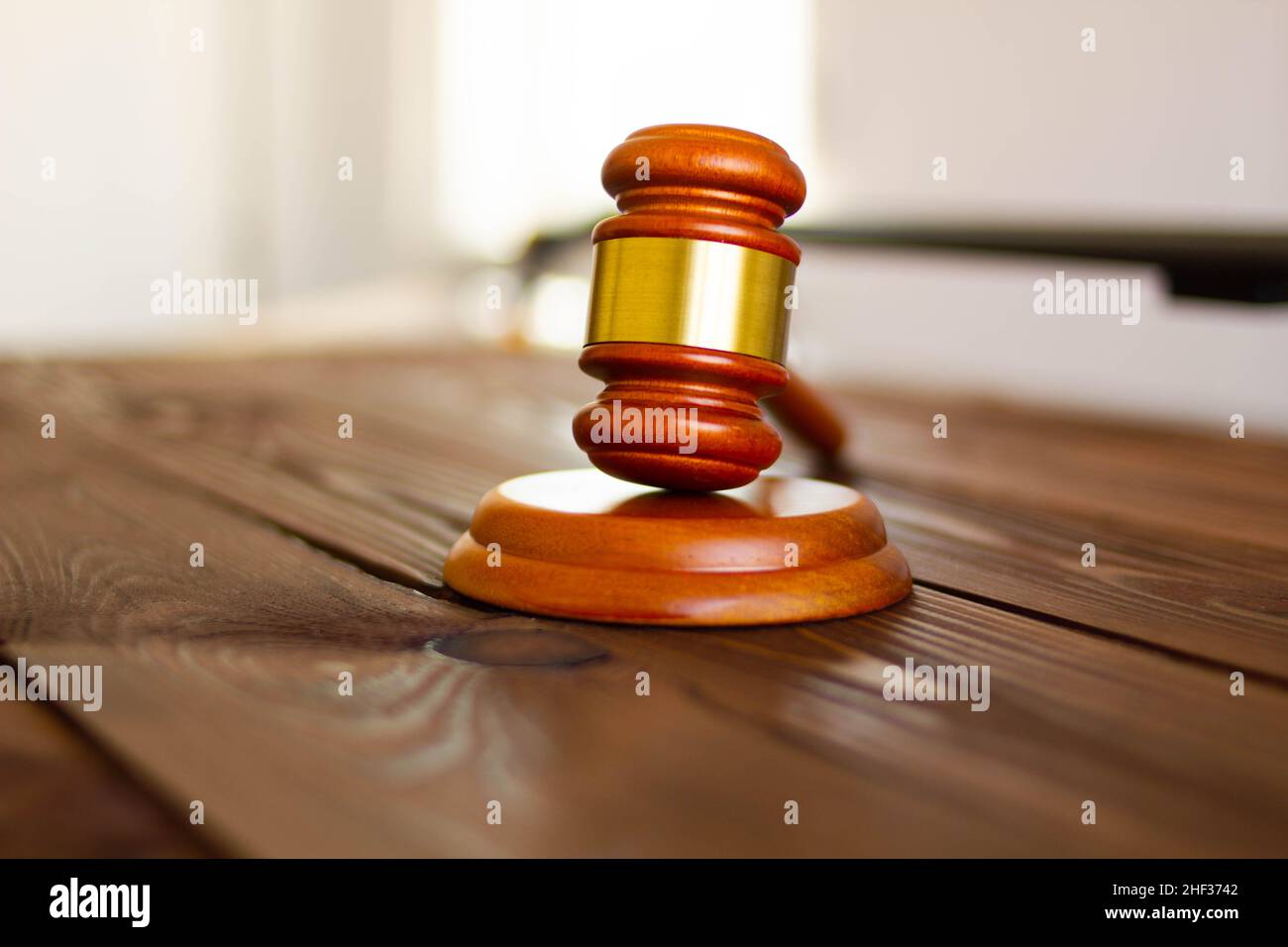 Judge hammer against the background of the courtroom. Judge gavel ...