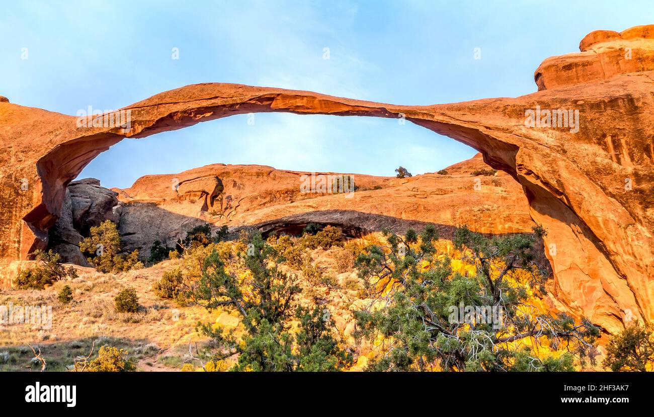 Iconic arching rock formation at dawn near Moab, Utah Stock Photo - Alamy