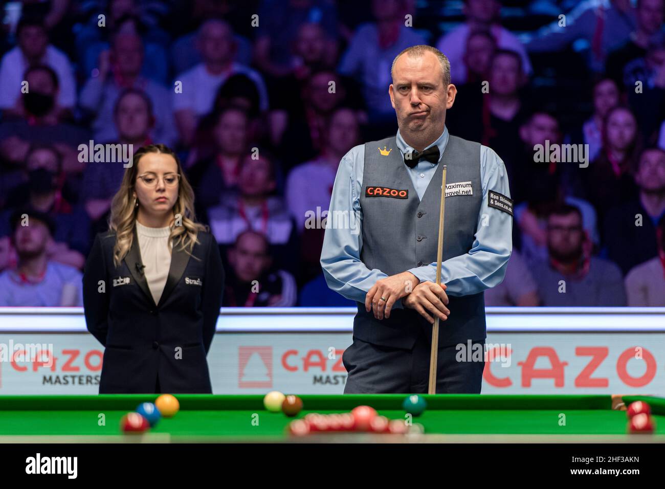 John williams (snooker referee) hi-res stock photography and images - Alamy