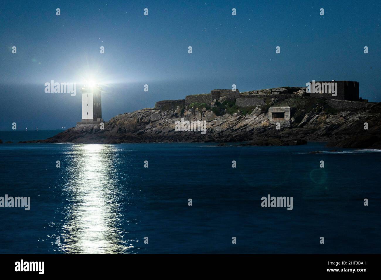 Le Conquet, Frankreich. 13th Jan, 2022. View of the lighthouse on the ...