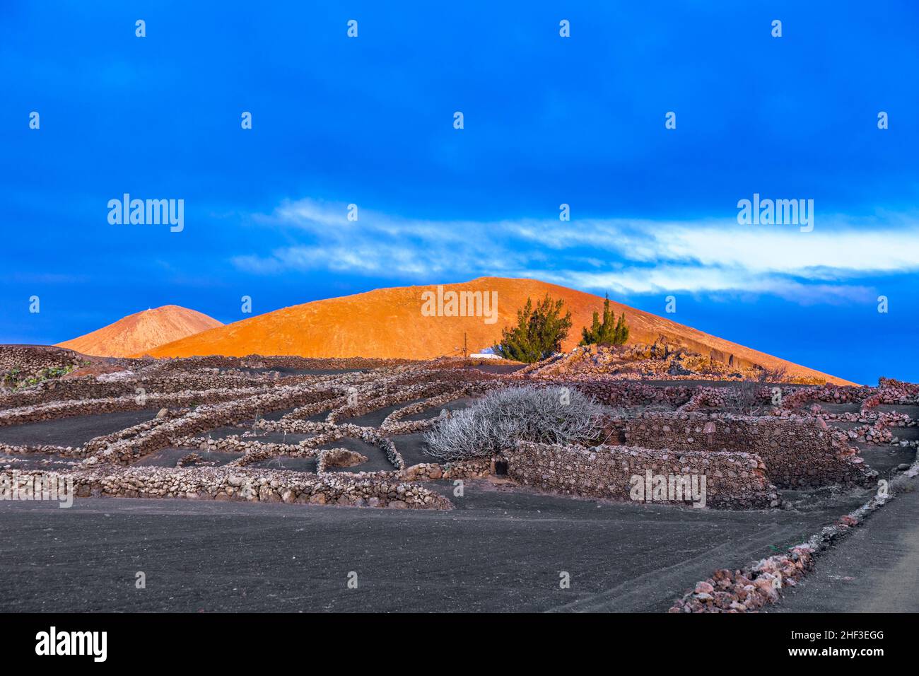 scenic sunset at Timanfaya volcanic national Park in Lanzarote Stock ...