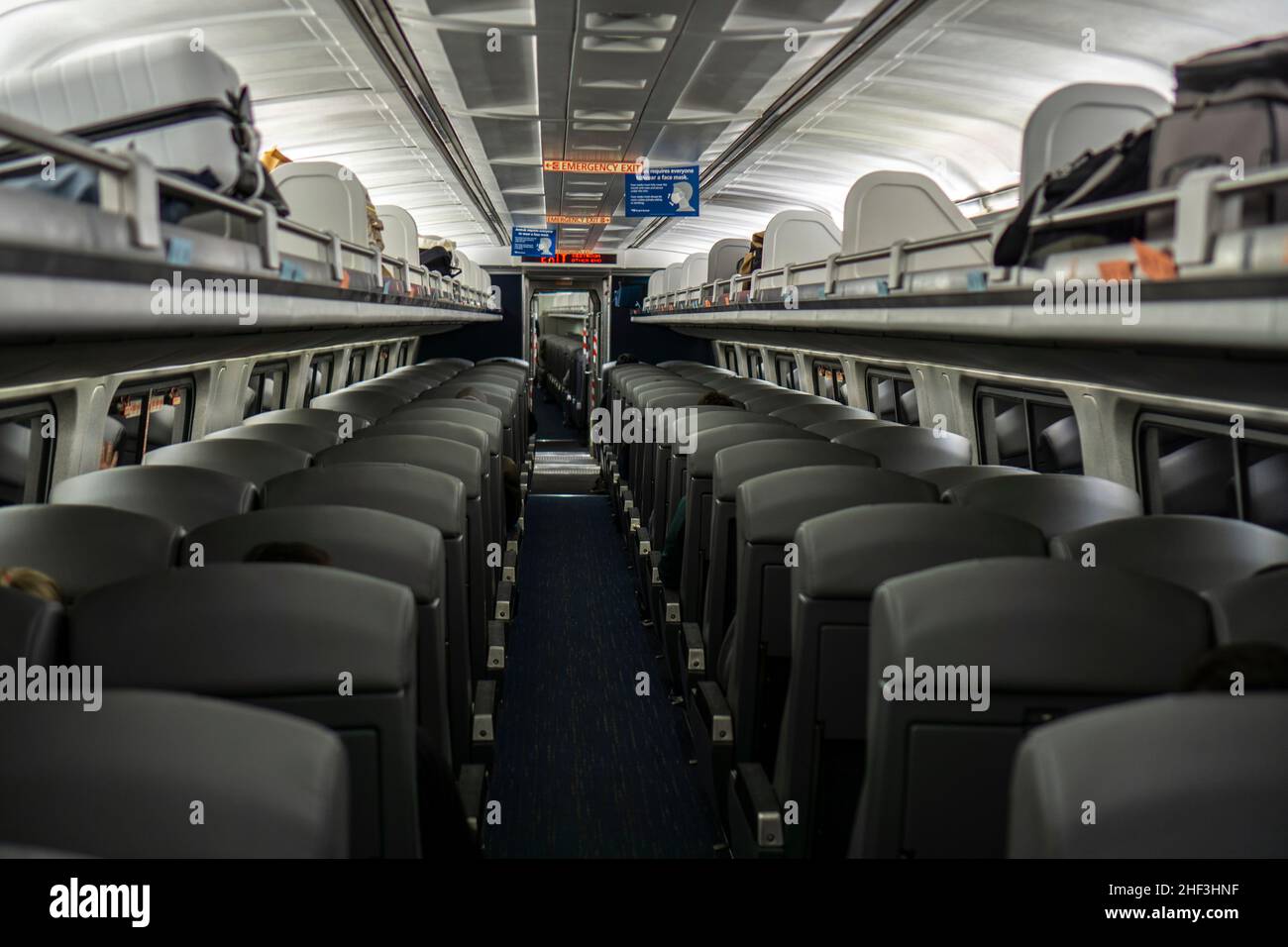 Amtrak train interior hi-res stock photography and images - Alamy