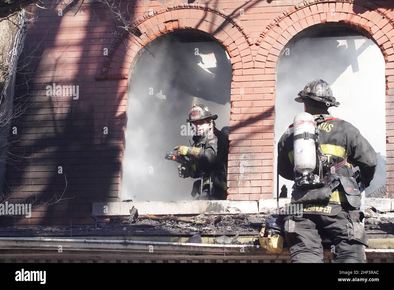 First floor house fire hi-res stock photography and images - Alamy