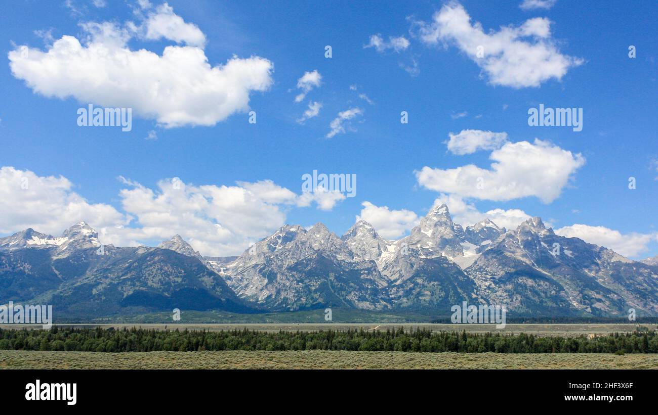 The beautiful Grand Teton Mountain range Stock Photo - Alamy