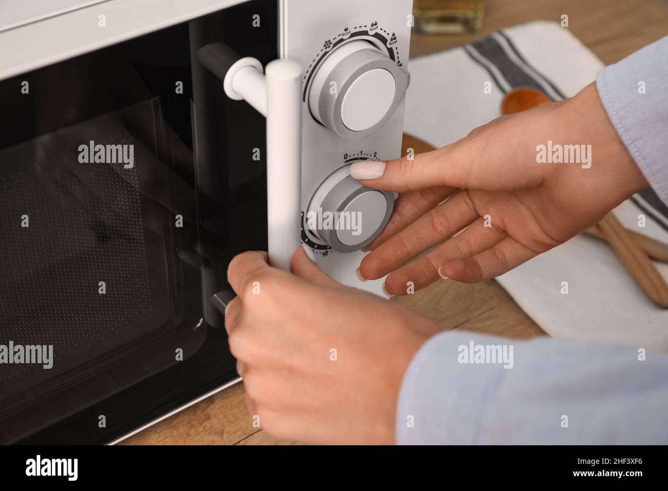 Using microwave oven hi-res stock photography and images - Alamy