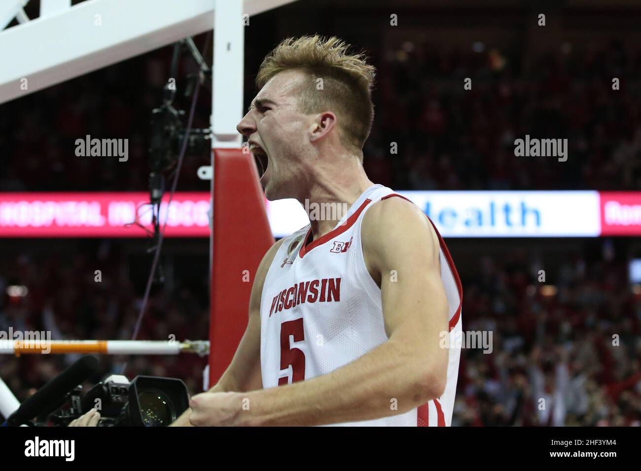 January 13, 2022: Wisconsin Badgers forward Tyler Wahl (5) celebrates ...