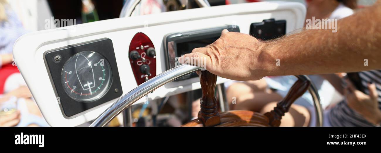 Round shaped metal wheel Stock Photo - Alamy