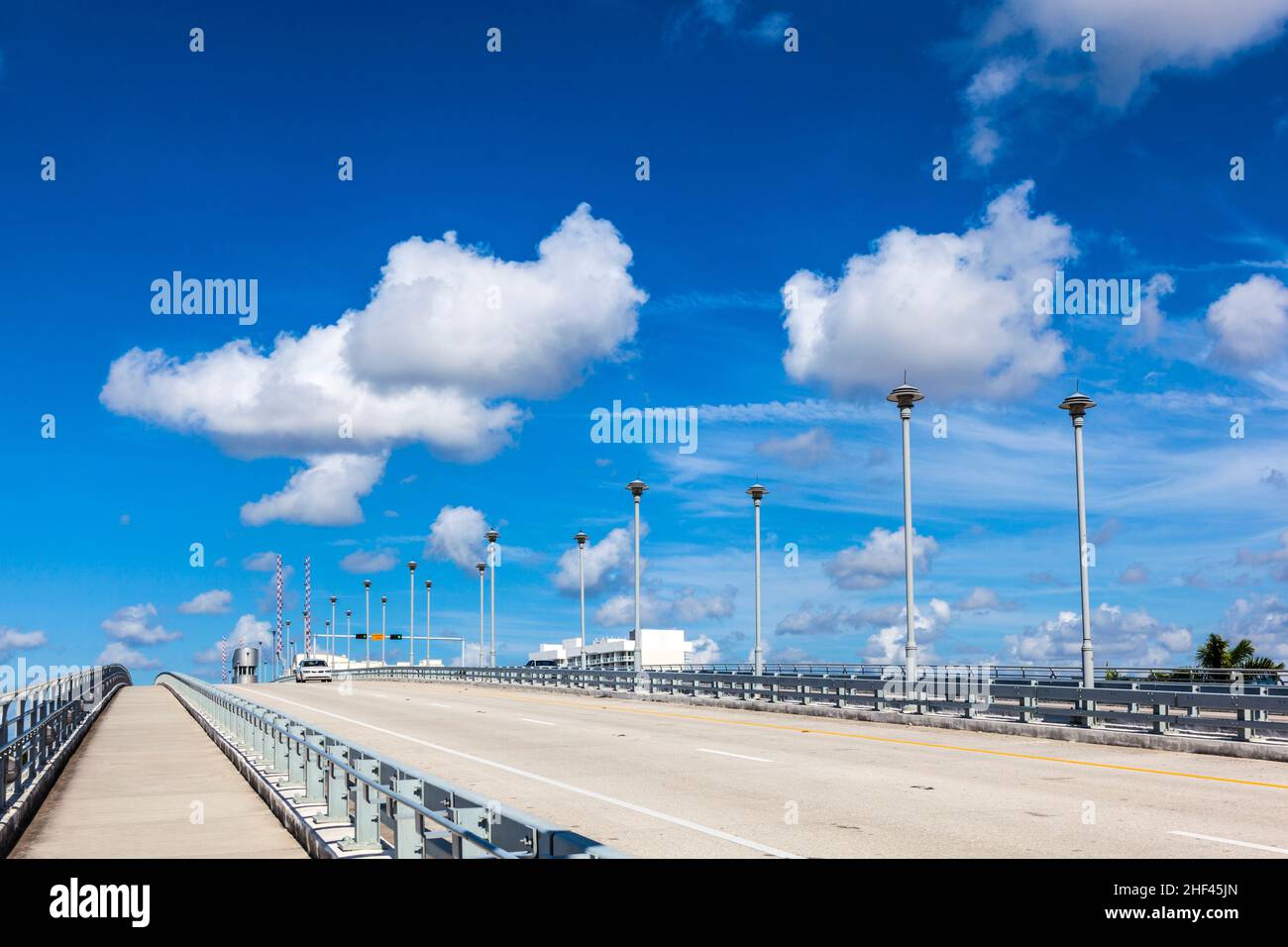 Bascule bridge over Stranahan River in Fort Lauderdale Stock Photo - Alamy