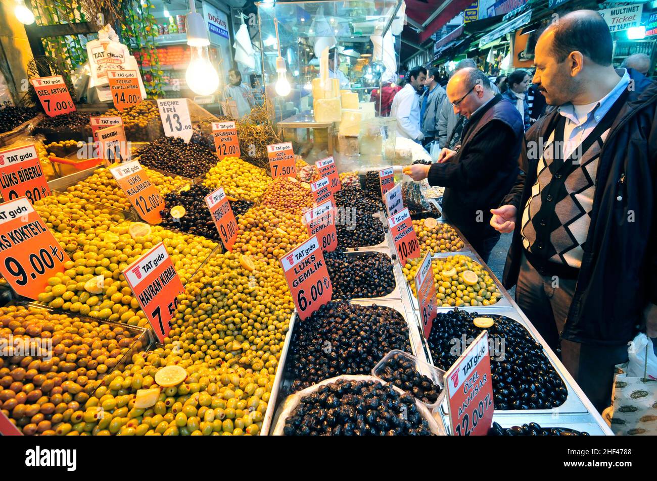 Turkish olive shops at the Egyptian bazaar in Istanbul, Turkey Stock ...
