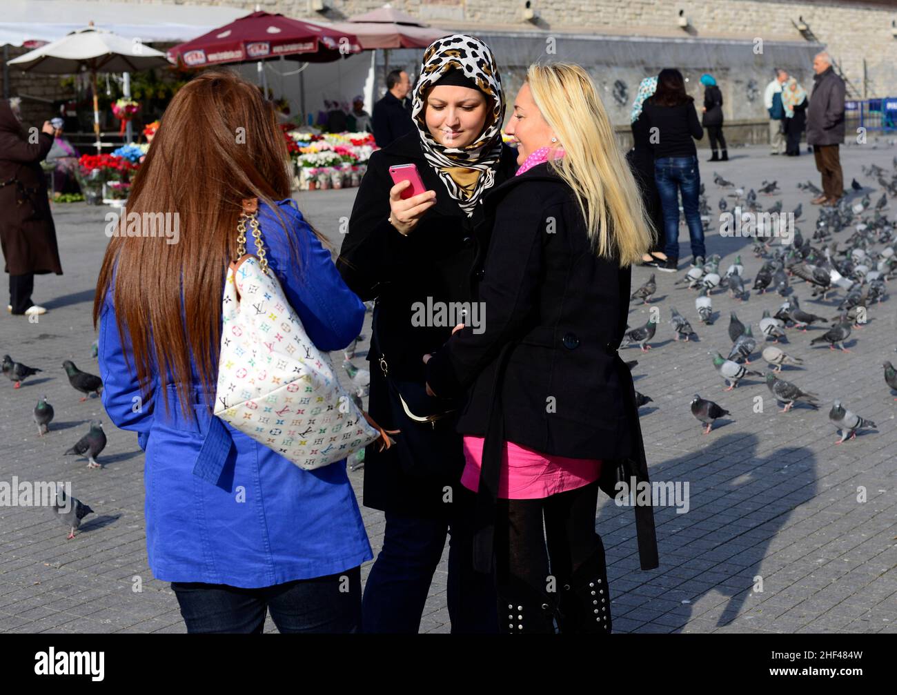 Woman tourist in istanbul hi-res stock photography and images - Alamy