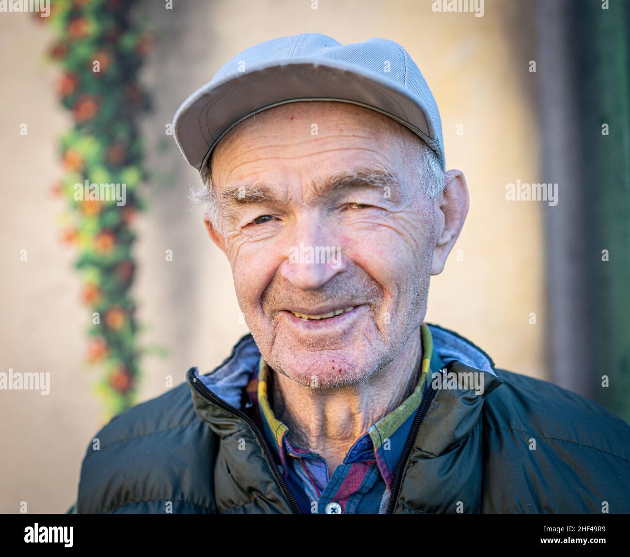 Senior good looking caucasian man hi-res stock photography and images ...