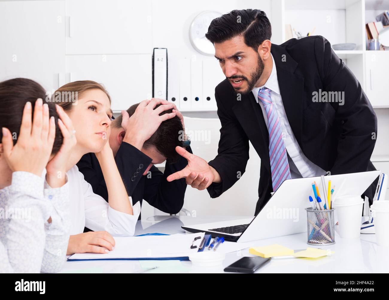 Person demonstrating coworkers hi-res stock photography and images - Alamy