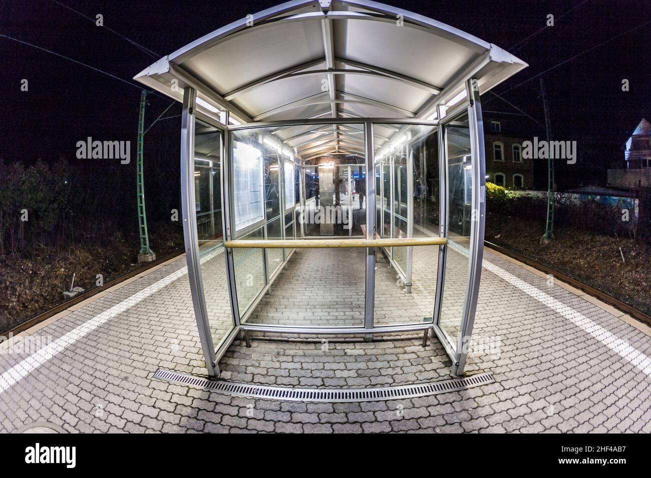 Empty platform bench railway station hi-res stock photography and ...