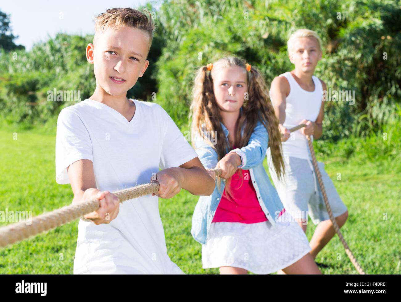 Boys pulling rope hi-res stock photography and images - Alamy