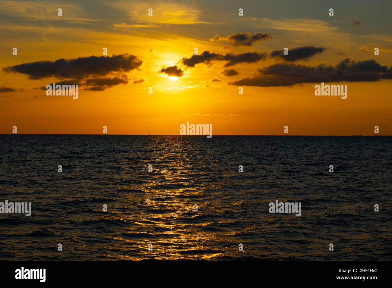 Sunset over water artwork hi-res stock photography and images - Alamy
