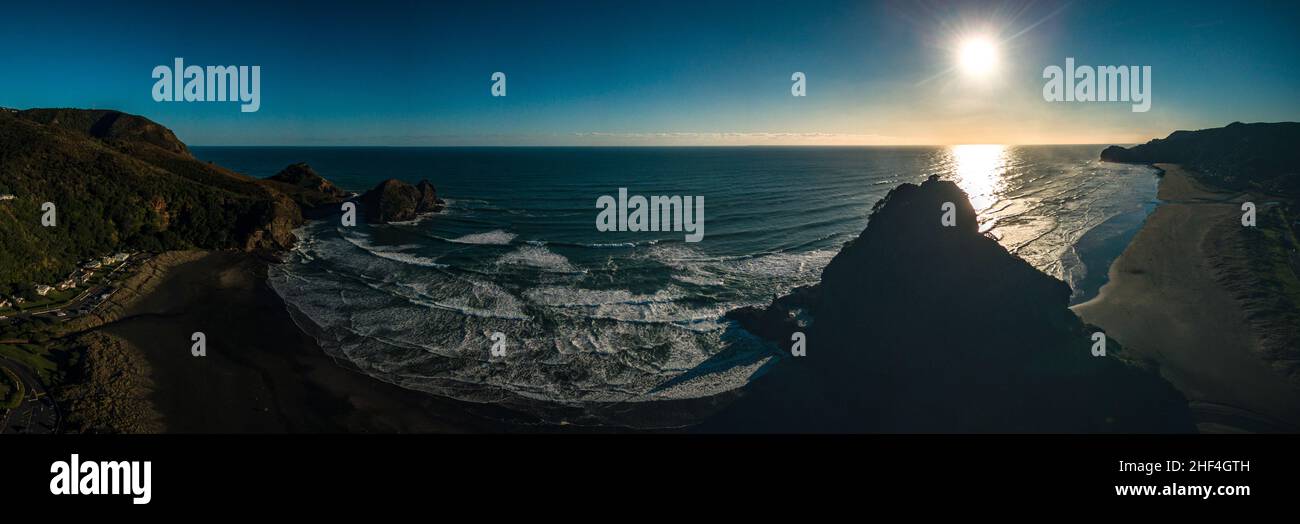 Piha Beach on the northern island of New Zealand Stock Photo - Alamy