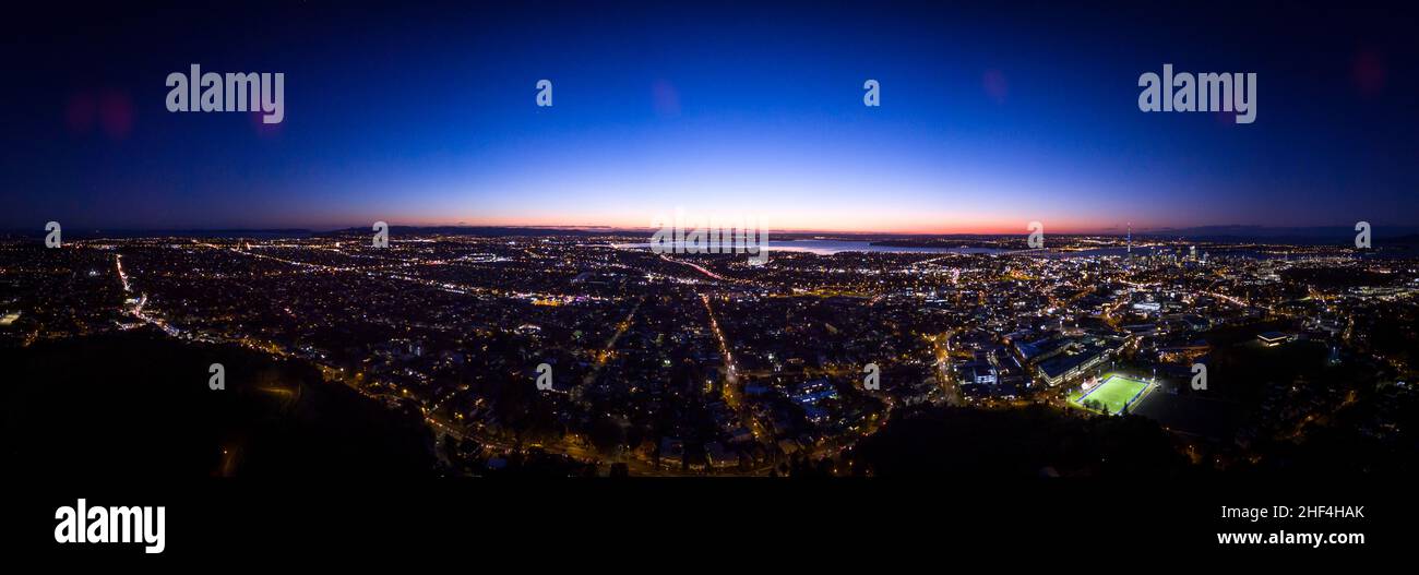 Sunset in Auckland city on mount eden Stock Photo - Alamy