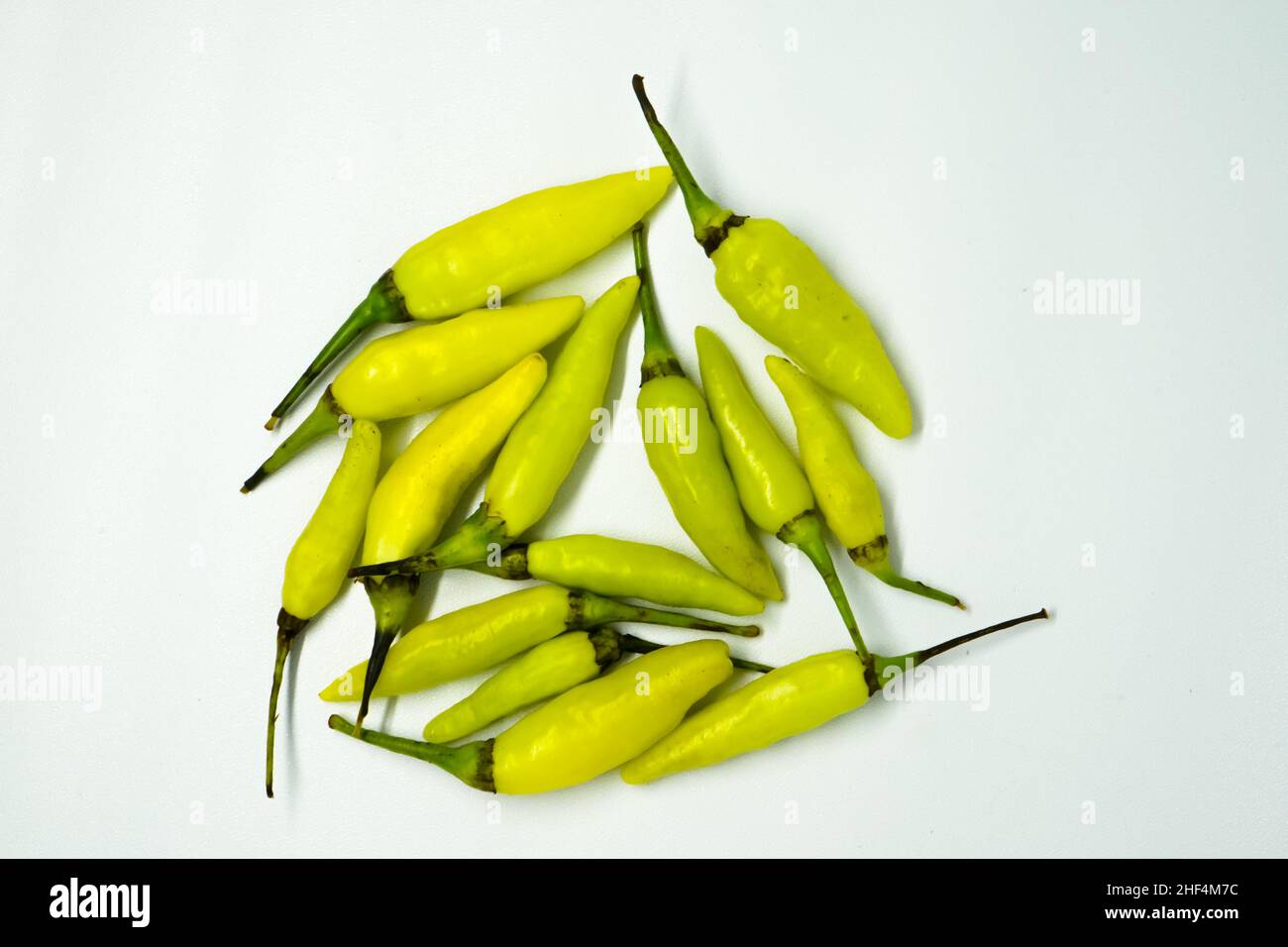 Small green chilies are suitable for mixing chili sauce so that it ...