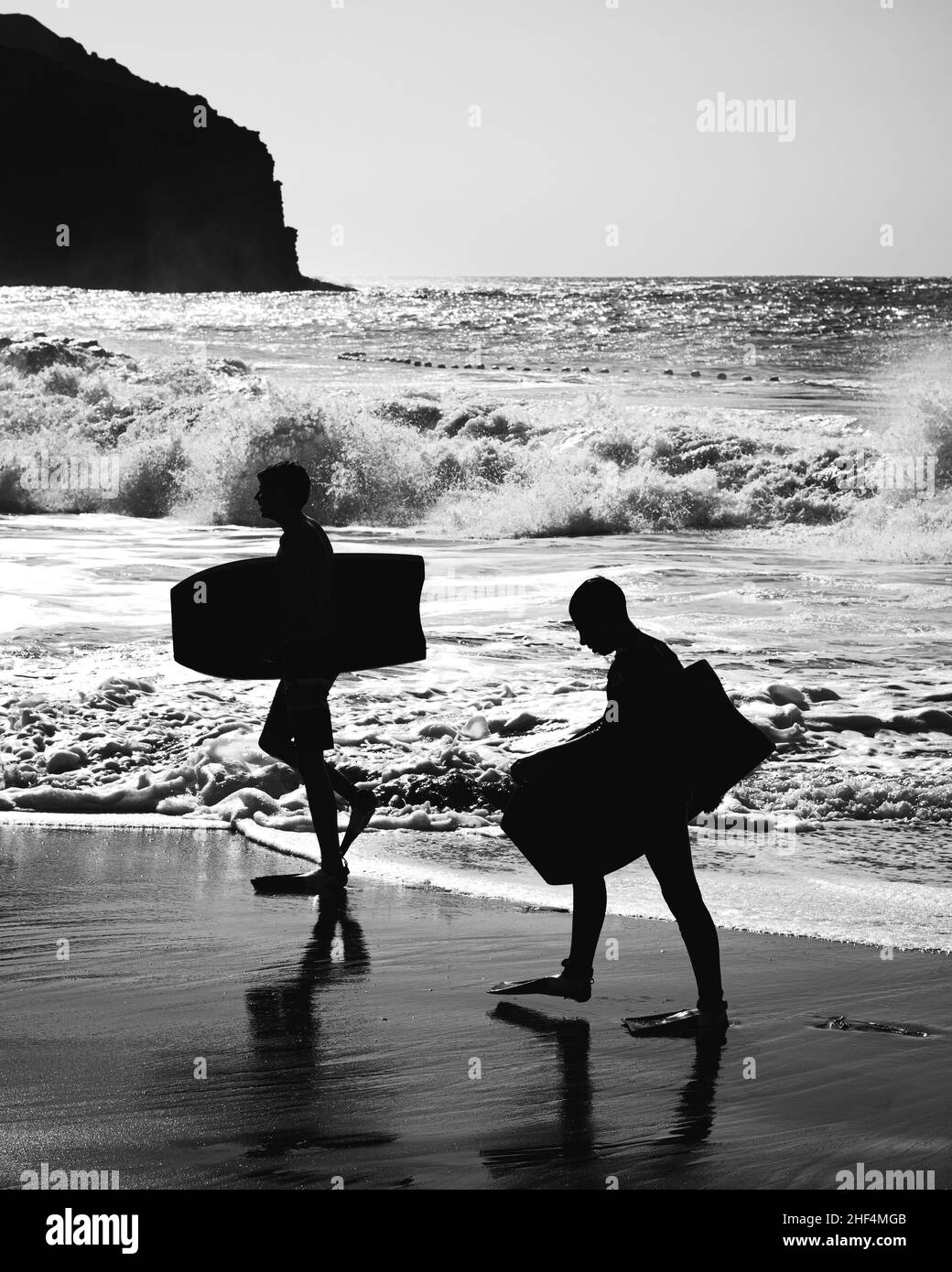 Kids with bodyboards at the beach Stock Photo - Alamy