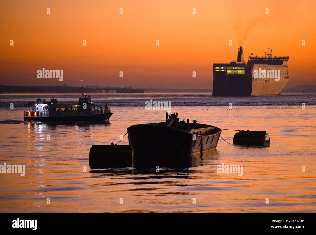 14/01/2022 Gravesend UK Dawn on the River Thames. Jacob Marley the ...