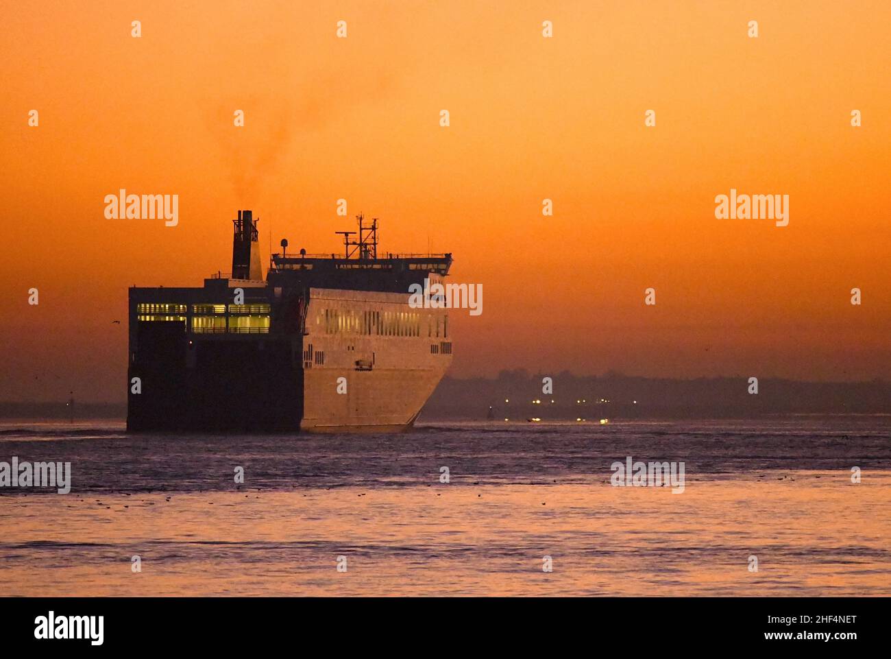 14/01/2022 Gravesend UK Dawn on the River Thames. Jacob Marley the ...