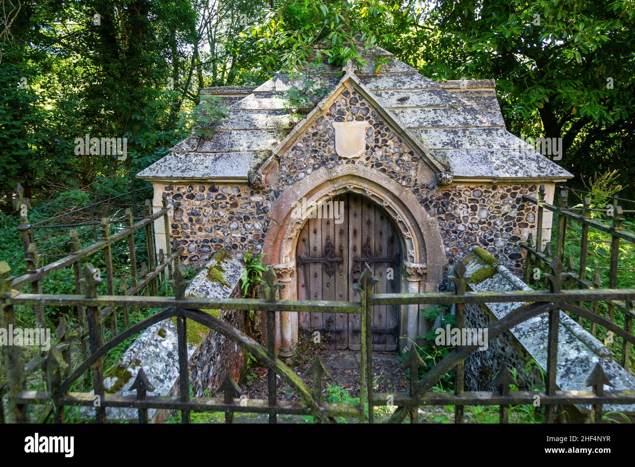 Family vault mausoleum hi-res stock photography and images - Alamy