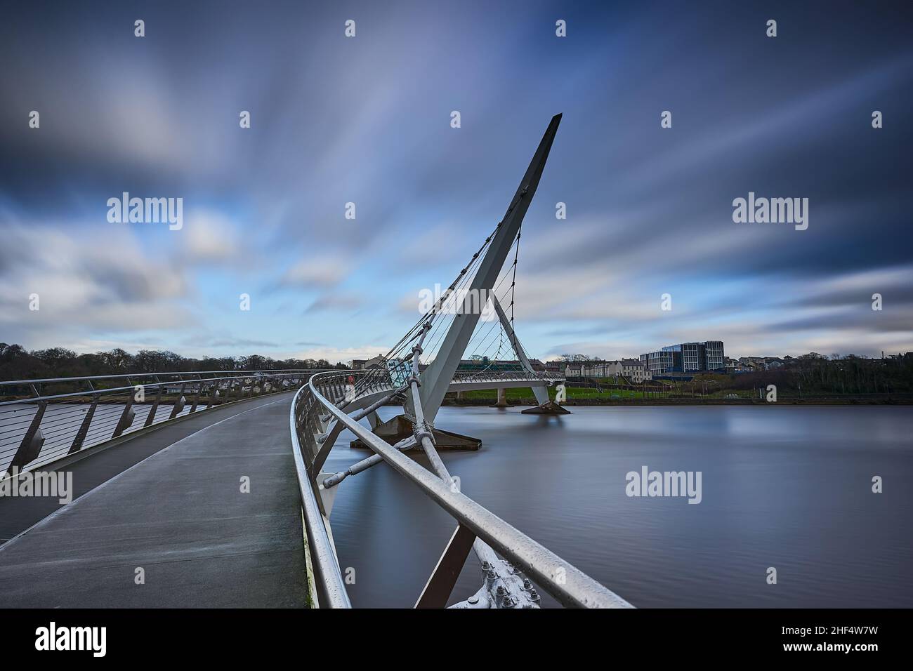 Uk symbols tower bridge hi-res stock photography and images - Alamy