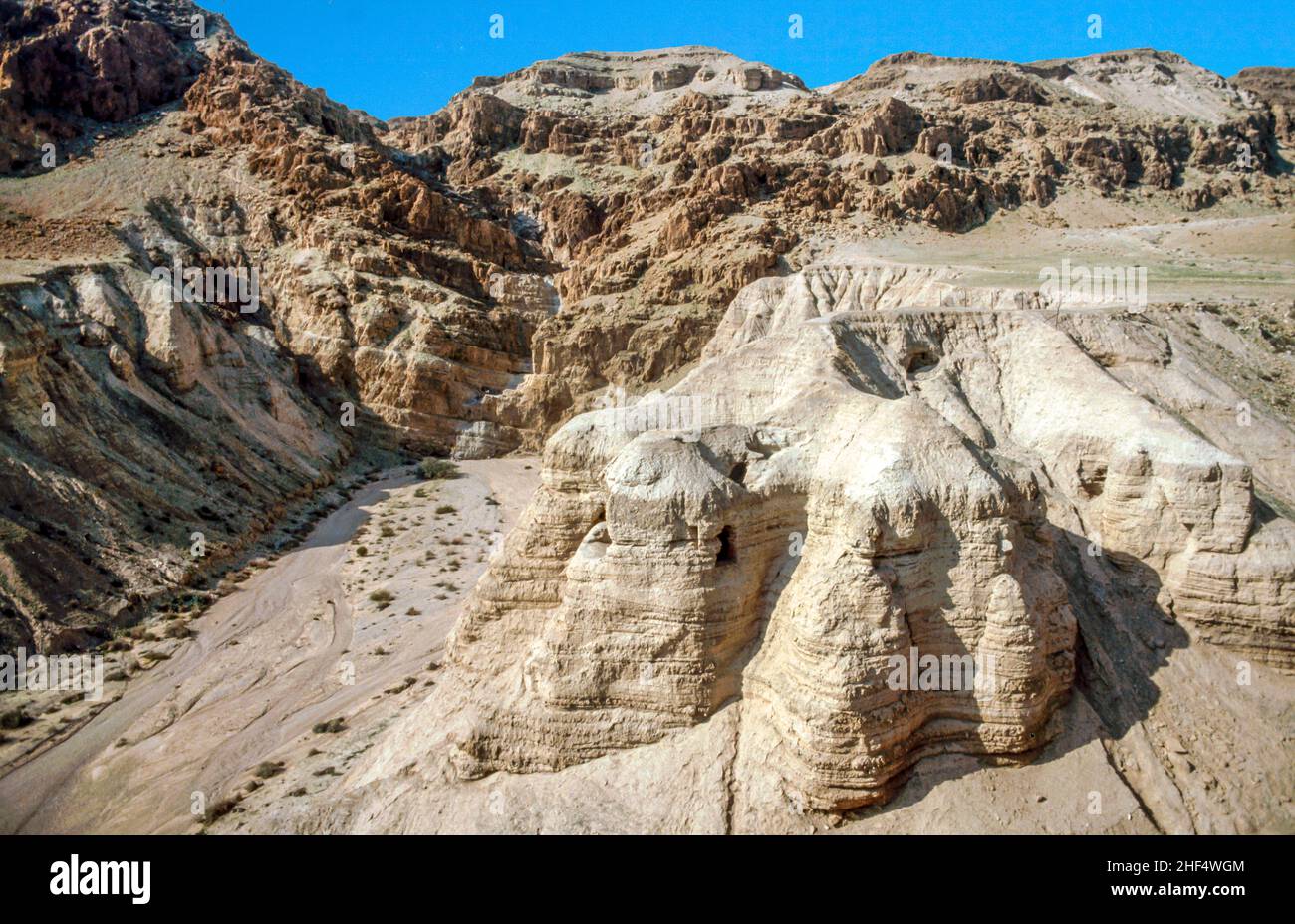 Dead sea valley cave qumran hi-res stock photography and images - Alamy