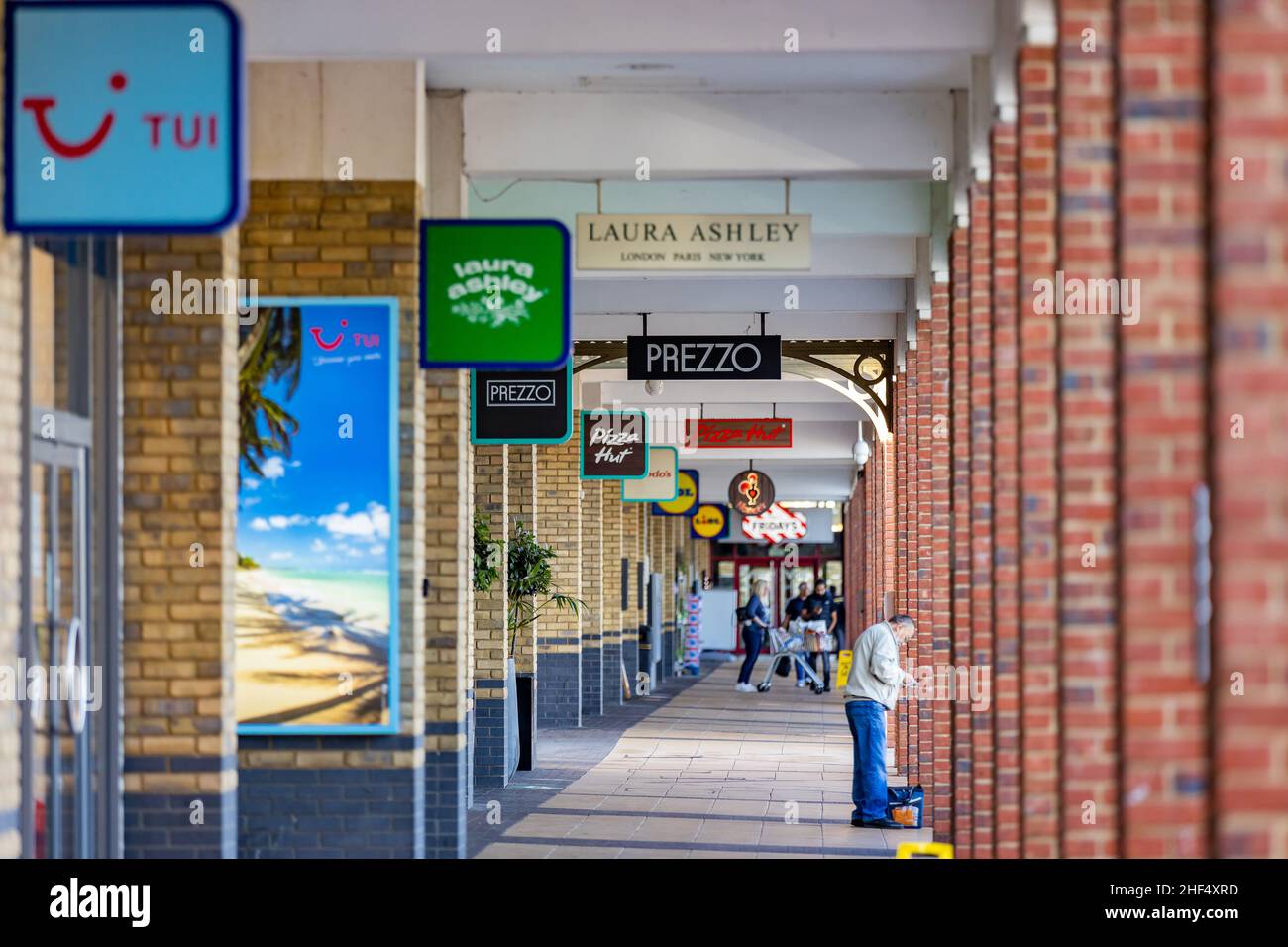 Welcome to staines sign hi-res stock photography and images - Alamy