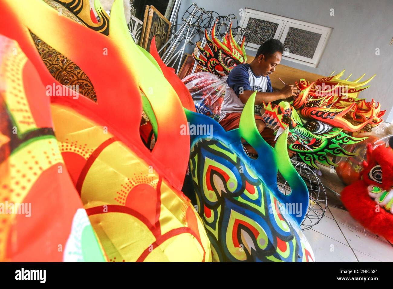 A craftsmen maker of lion (Barongsai) and dragon (Liong) dance costumes ...
