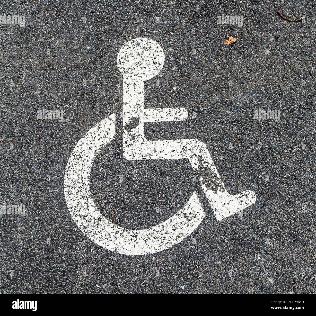 Disabled parking permit sign painted on the street Stock Photo - Alamy