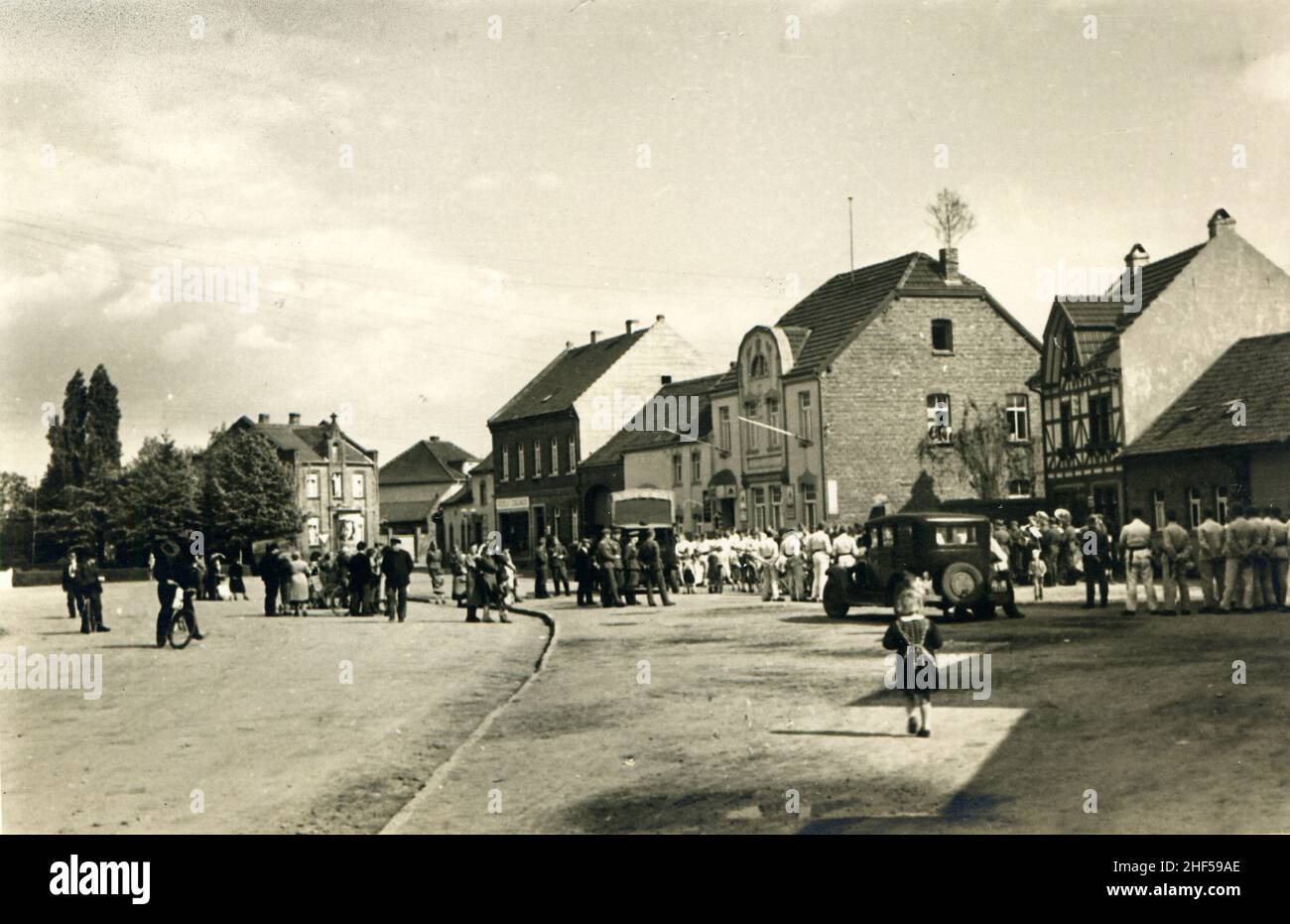 WWII WW2 german soldiers in Manheim Germany, 1 may 1940 - military ...