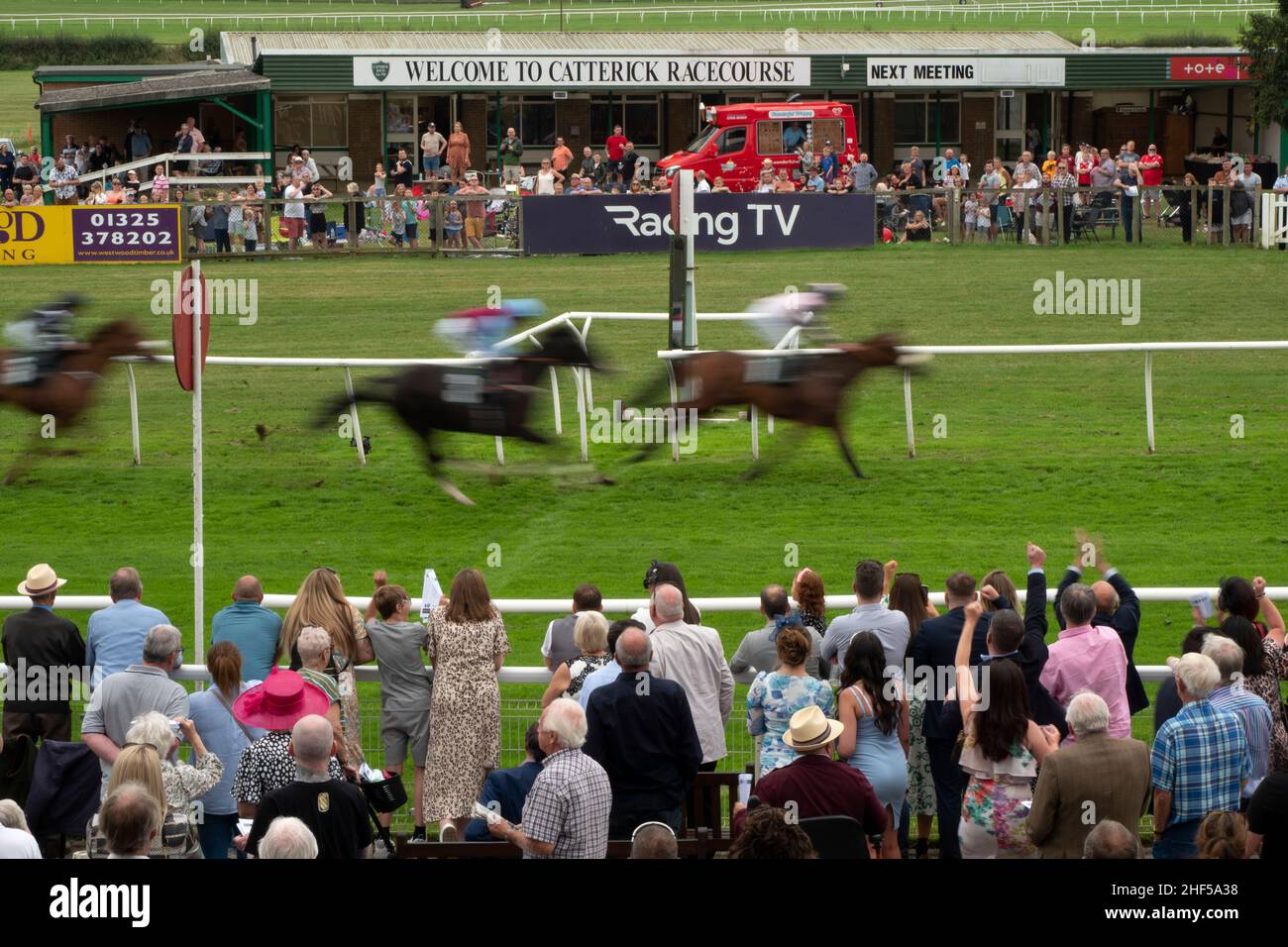 The Finish, Catterick Races, North Yorkshire August 2021 Stock Photo ...