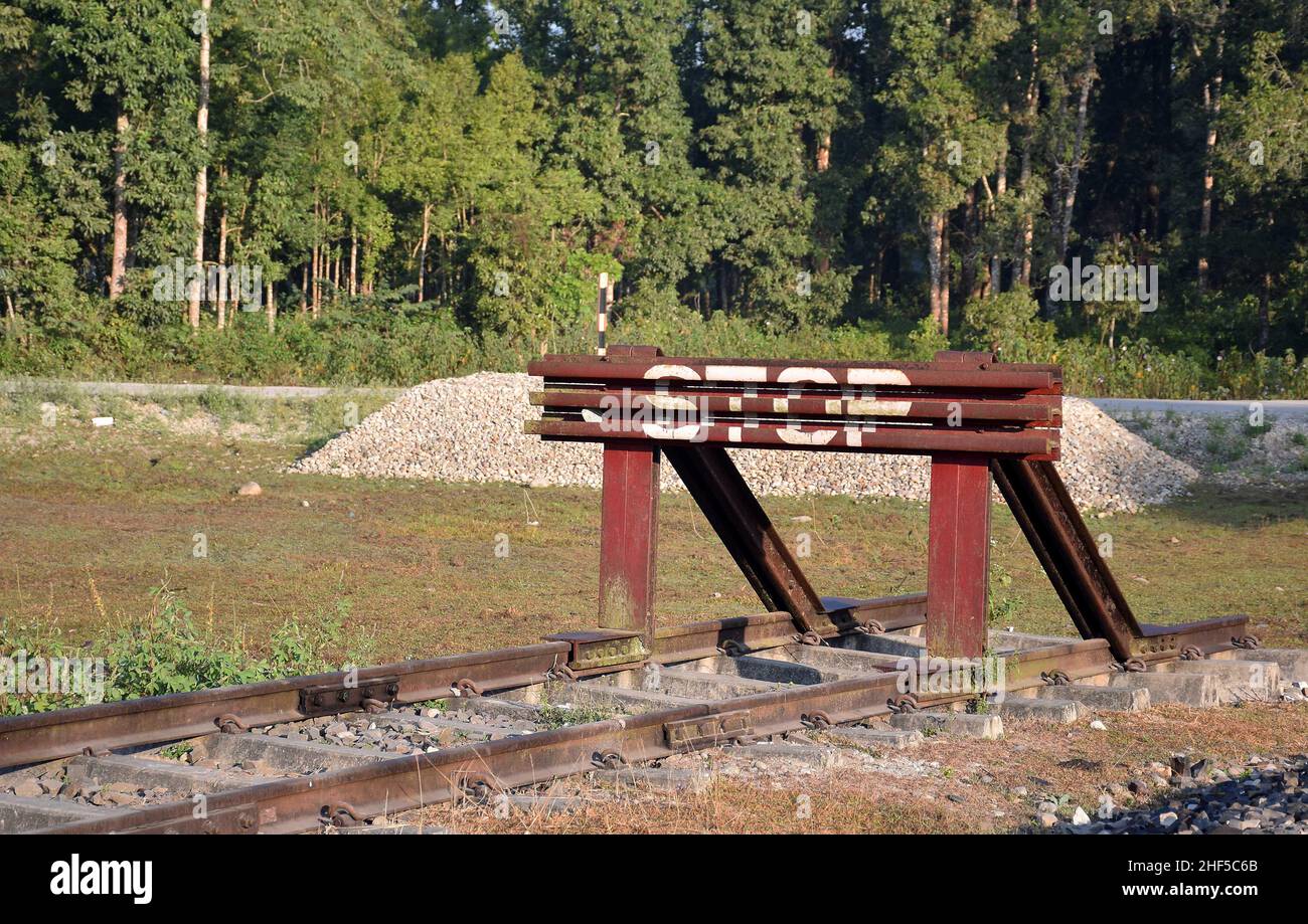 Dead end of a railway loop line Stock Photo - Alamy