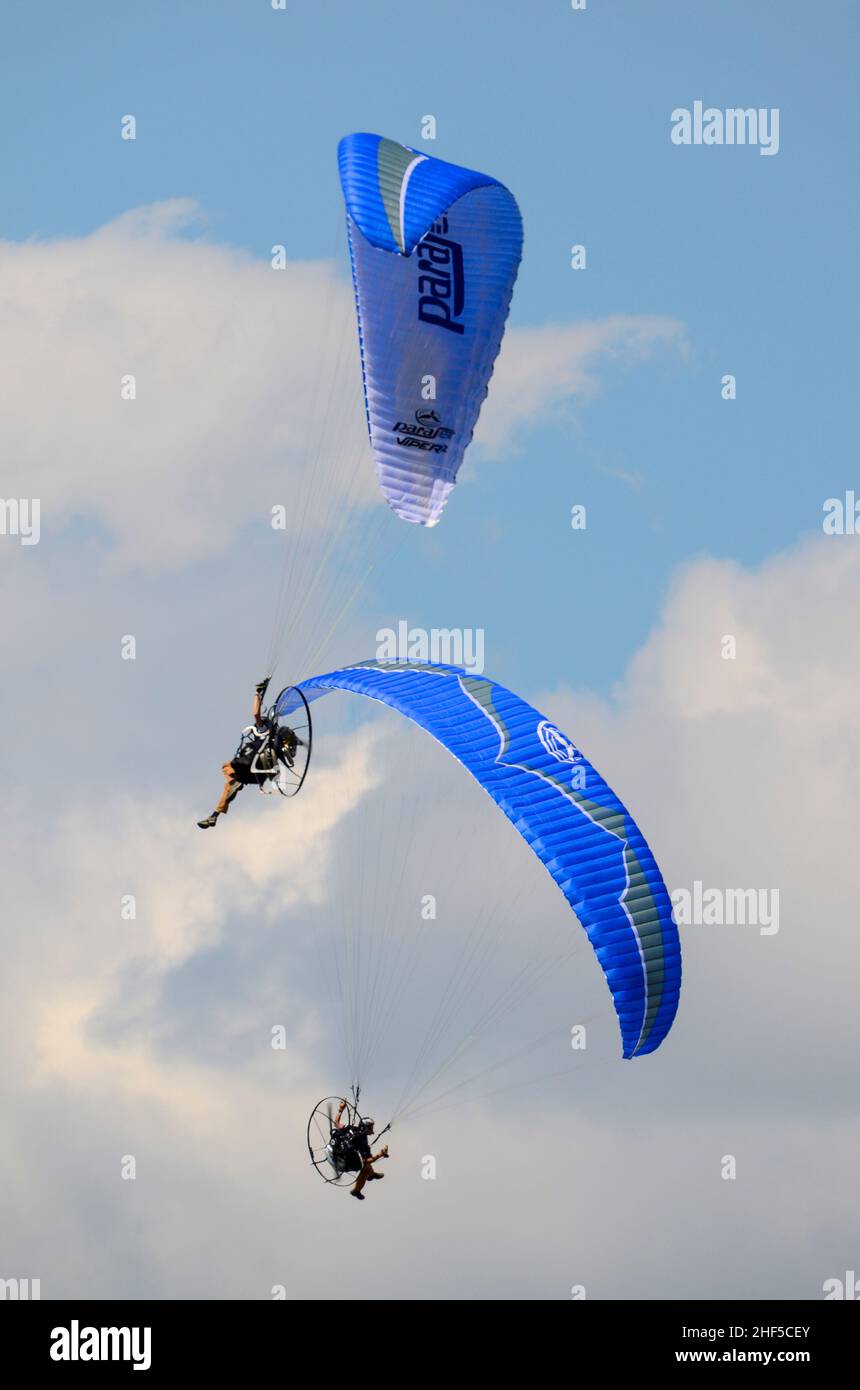 Paraglider pilots flying hi-res stock photography and images - Alamy