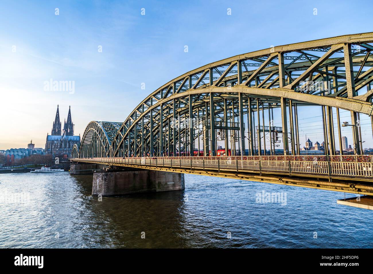 Skyline cologne germany river rhine hi-res stock photography and images ...