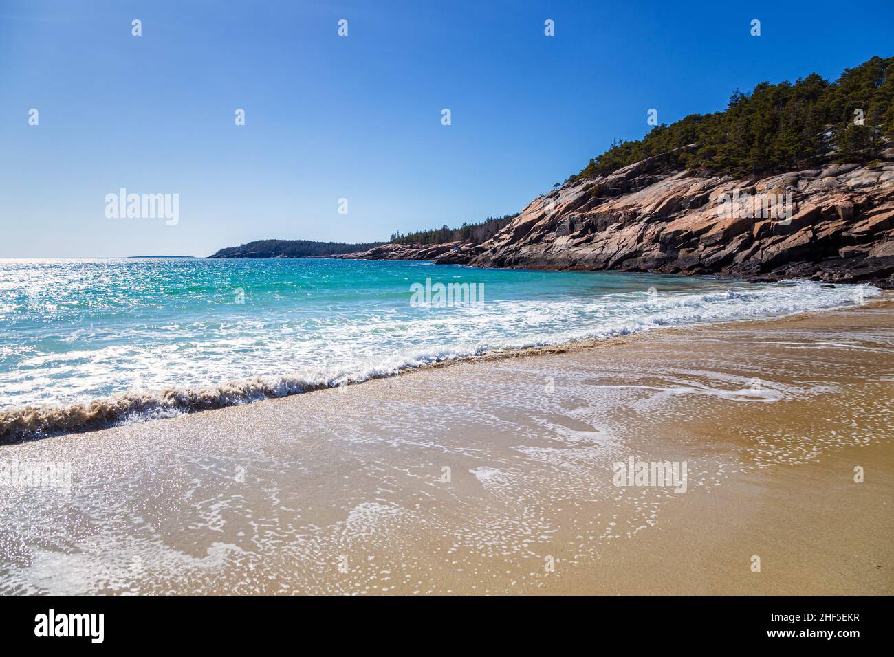 Cliff sea edge tropical hi-res stock photography and images - Alamy