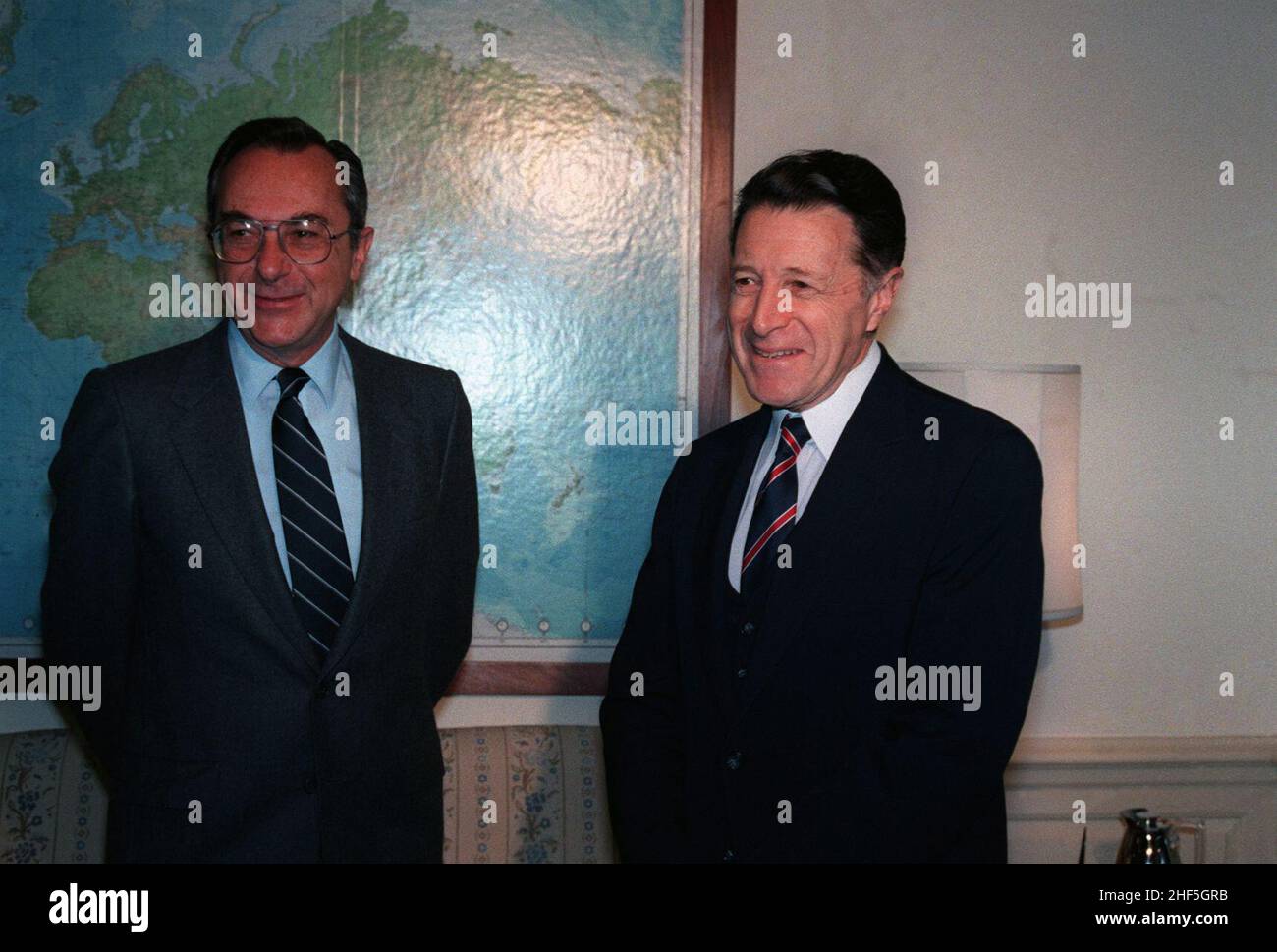 Israeli secretary defense hi-res stock photography and images - Alamy