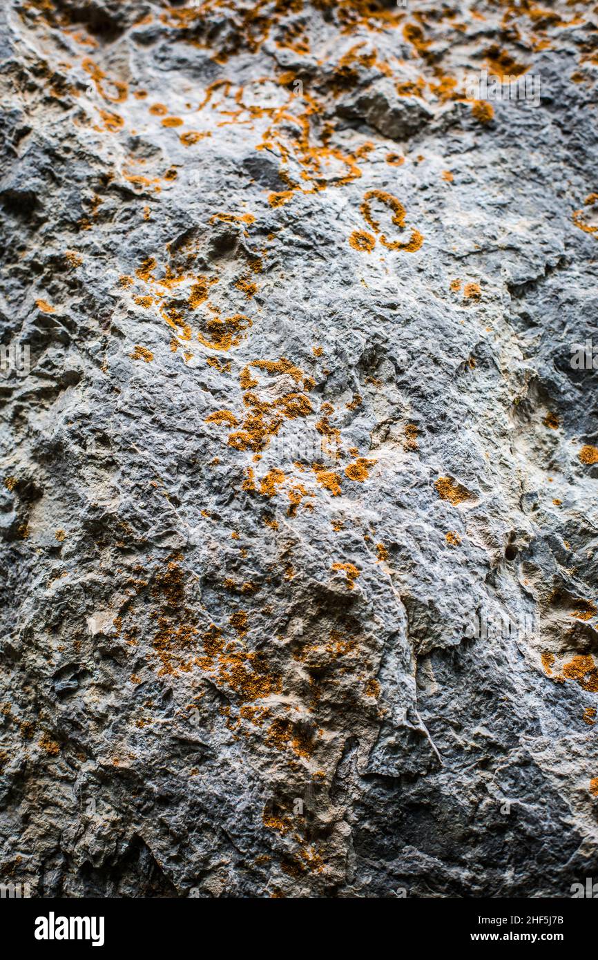 Fractured limestone rock hi-res stock photography and images - Alamy