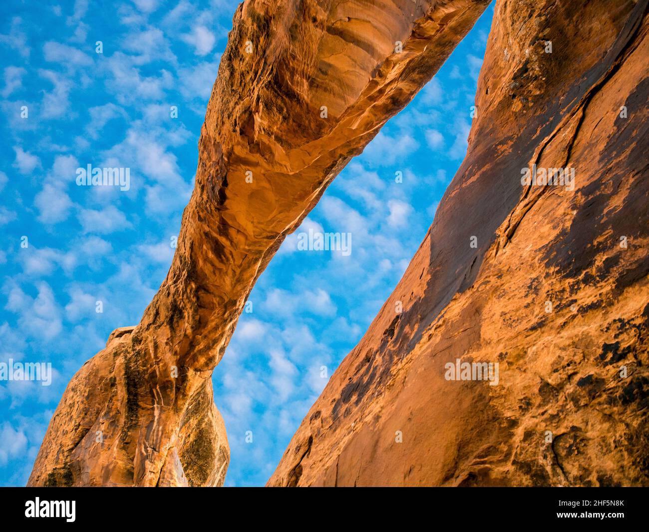 Iconic arching rock formation at dawn near Moab, Utah Stock Photo - Alamy