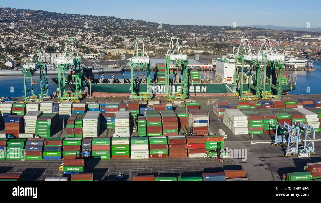 Evergreen container ship High Resolution Stock Photography and Images ...