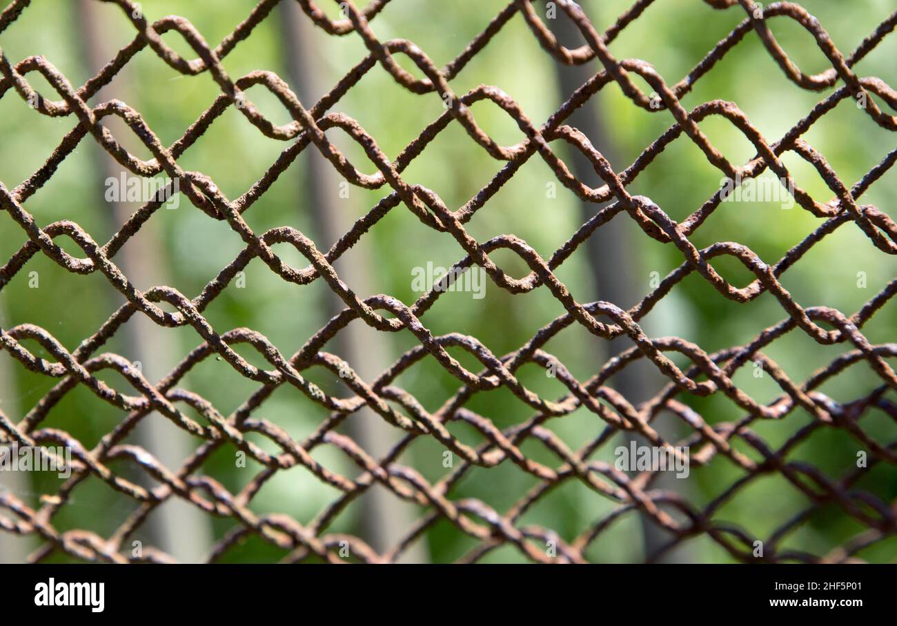 Detail of an old rusting chain link fence Stock Photo - Alamy