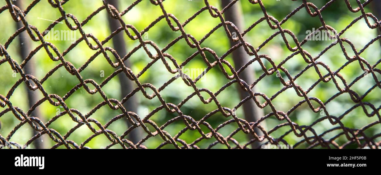 Detail of an old rusting chain link fence Stock Photo - Alamy