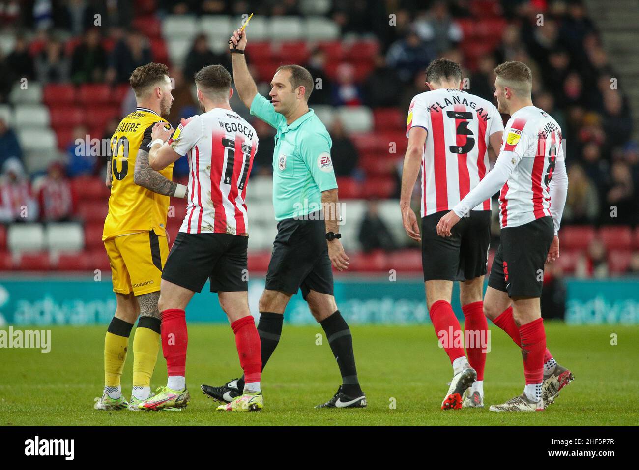 Referee jeremy simpson hi-res stock photography and images - Alamy