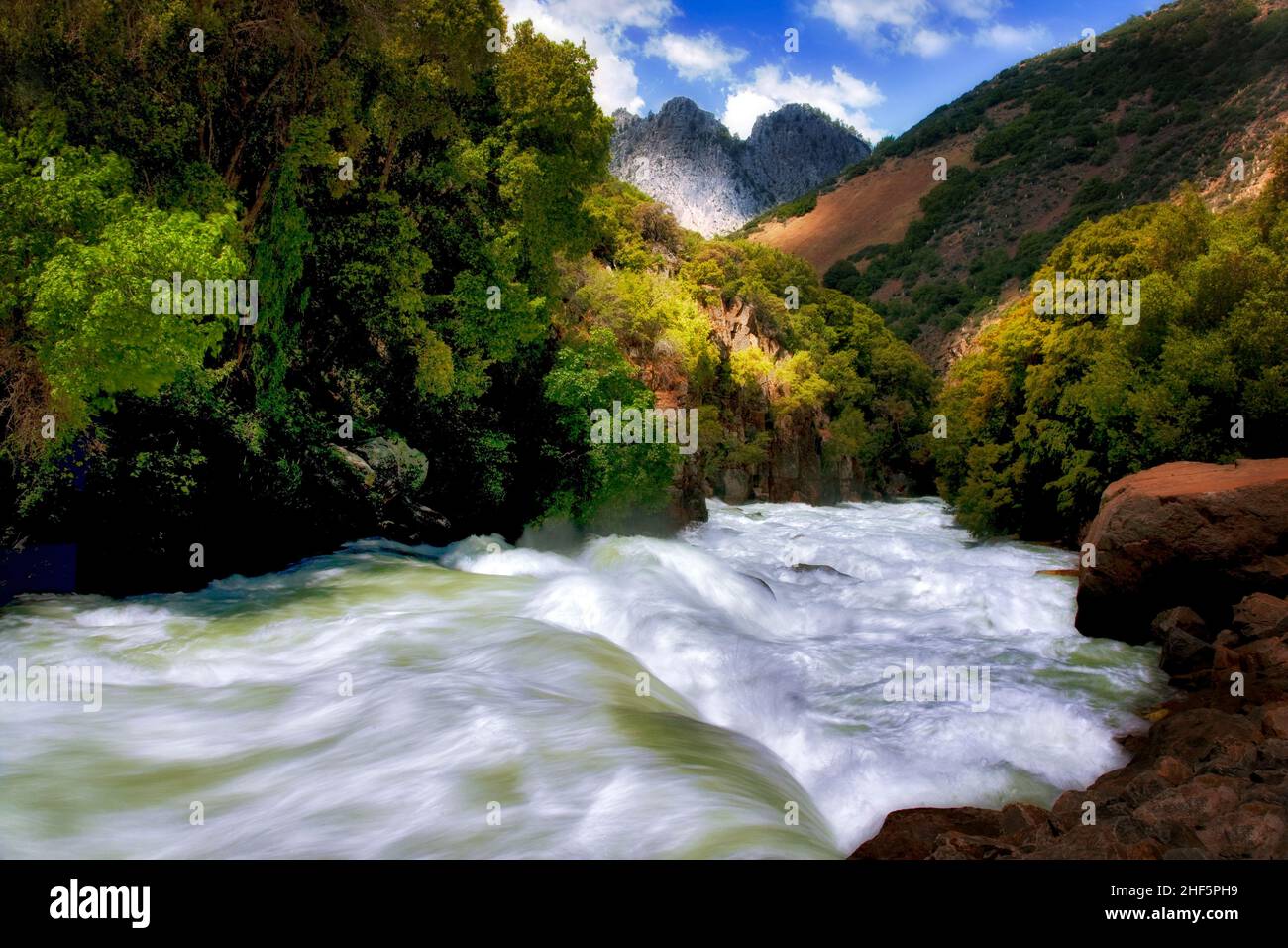 Hi water flow in spring on South Fork Kings River. Kings Canyon ...