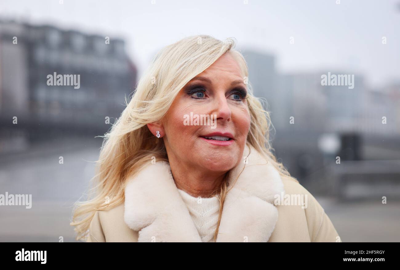 Hamburg, Germany. 14th Jan, 2022. Marion Fedder, widow of Jan Fedder ...
