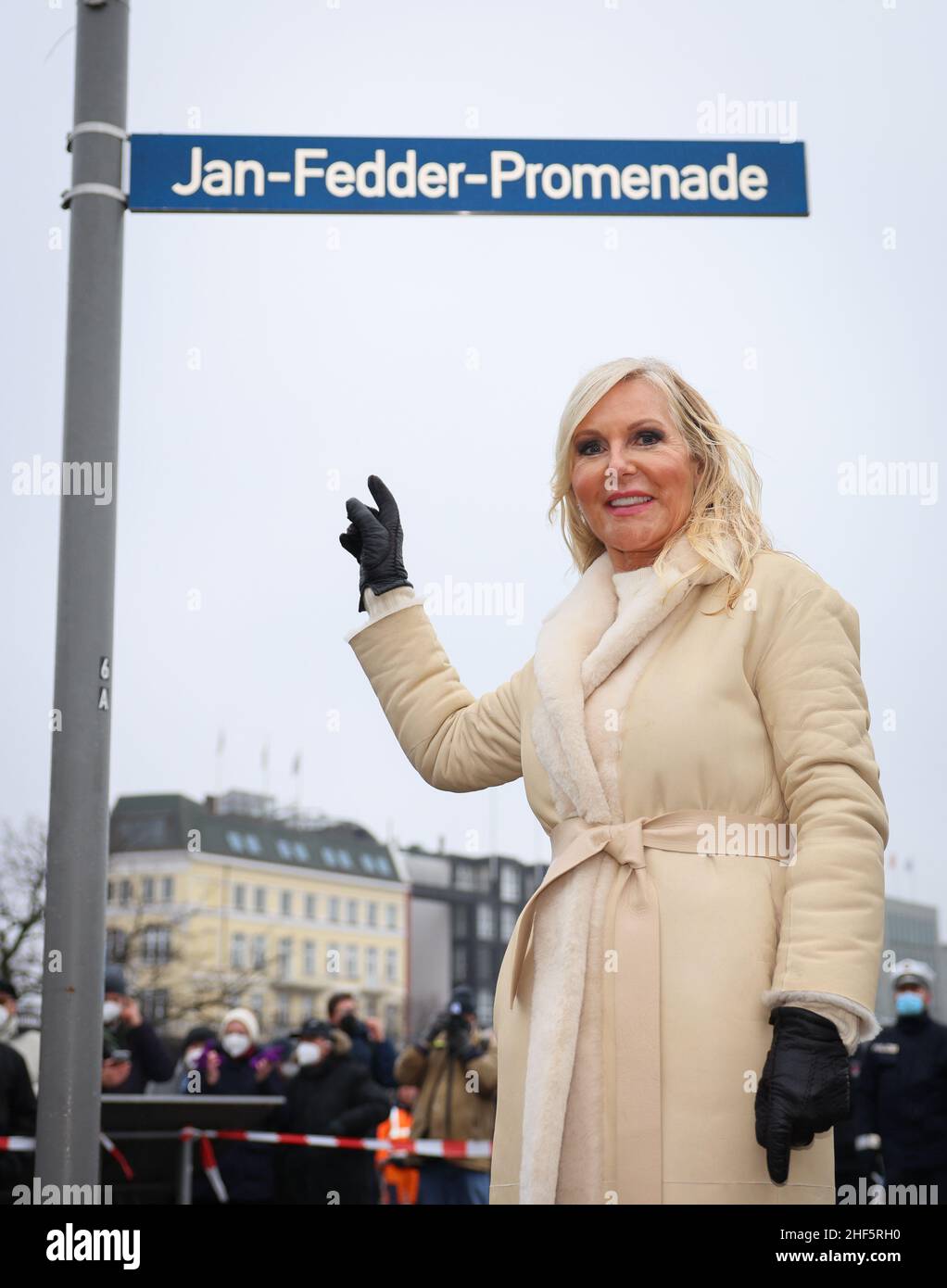 Hamburg, Germany. 14th Jan, 2022. Marion Fedder, widow of Jan Fedder ...