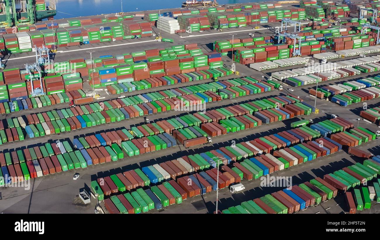 Long beach port container ship hi-res stock photography and images - Alamy